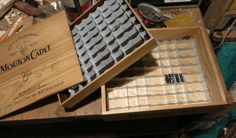 Boite à cases pour vis et autre petits objets à ranger par dneis sur L ...