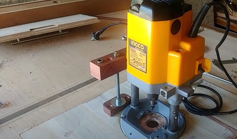 Easiest Router Lift Ever! par myviewsontech sur L'Air du Bois