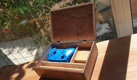 Boîte à télécommandes par Math7 sur L'Air du Bois