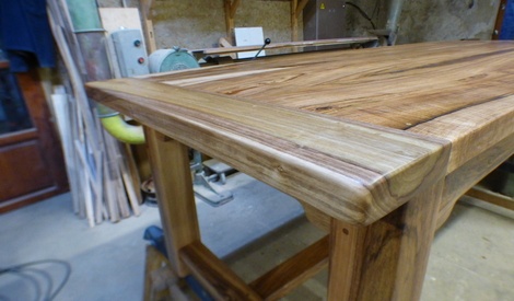 Table en noyer par C Roldan création sur L'Air du Bois