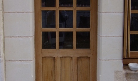 Porte d'entrée et fenêtre par Mathieu Montigny sur L'Air du Bois