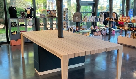 Une Grande Table d'Accueil pour l'Office de Tourisme de Vienne par ...