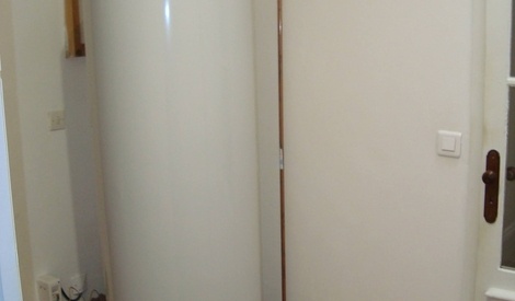 Meuble couloir cache cumulus par Romumuald sur L'Air du Bois