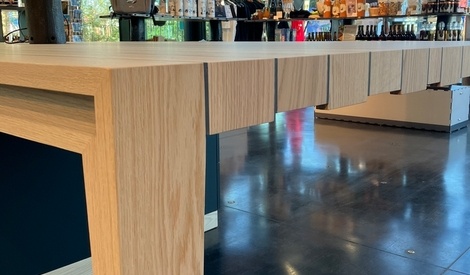 Une Grande Table d'Accueil pour l'Office de Tourisme de Vienne par ...