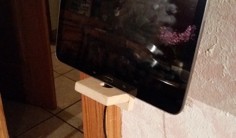 Support téléphone mural par niclasse sur L'Air du Bois