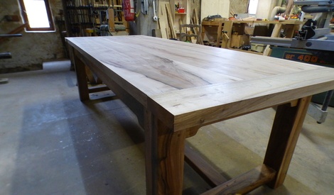 Table en noyer par C Roldan création sur L'Air du Bois