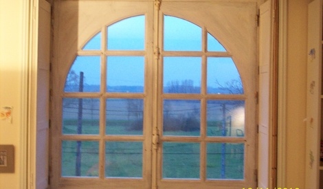 Fenêtre cintrée par Mathieu Montigny sur L'Air du Bois