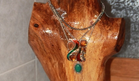 Des colliers, des colliers, des colliers... par Grandom49 sur L'Air du Bois