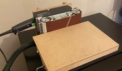 Support pour Ponceuse à bande DIY par Rega sur L'Air du Bois