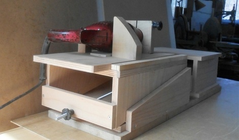 Machine à percer à l'horizontal, réglable en hauteur sur plan incliné ...