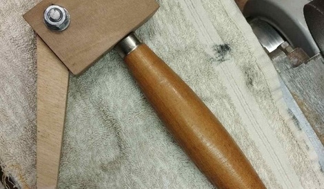 Support d'affûtage de gouges simplifié et re-formage d'une gouge par ...