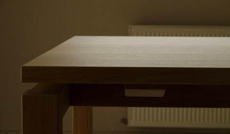 Table flottante à la Ishitani par skiffr sur L'Air du Bois
