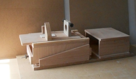 Machine à percer à l'horizontal, réglable en hauteur sur plan incliné ...