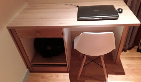 Simple bureau par AtelierArboisien sur L'Air du Bois