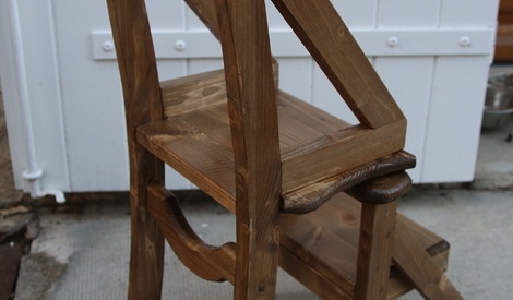 Chaise escabeau par Aiakos sur L'Air du Bois