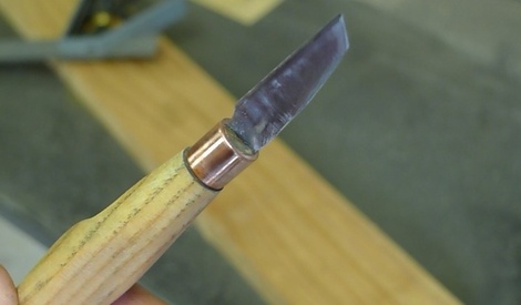 Un tranchet ergonomique par Toutenbois sur L'Air du Bois