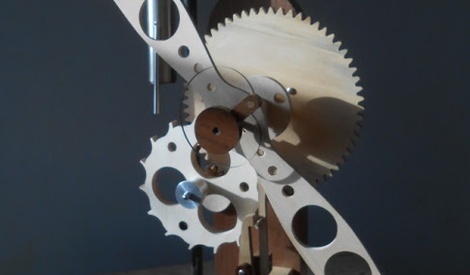 Machine cinétique hypnotique par Kentaro sur L'Air du Bois