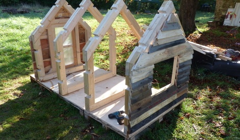 Cabane en kit par bazaretdetours sur L'Air du Bois