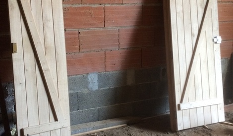 Porte de cabanon par Malou sur L'Air du Bois