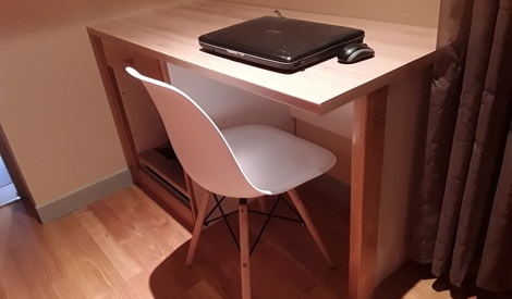 Simple bureau par AtelierArboisien sur L'Air du Bois