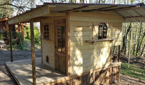 Cabane exterieure par lescimes260 sur L'Air du Bois