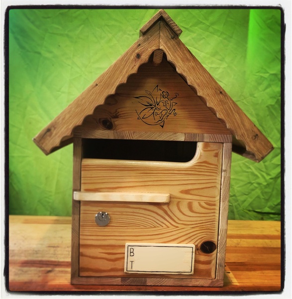 Boîte aux lettres chalet par RenoWood sur L'Air du Bois Boîte aux lettres chalet par RenoWood sur L'Air du Bois