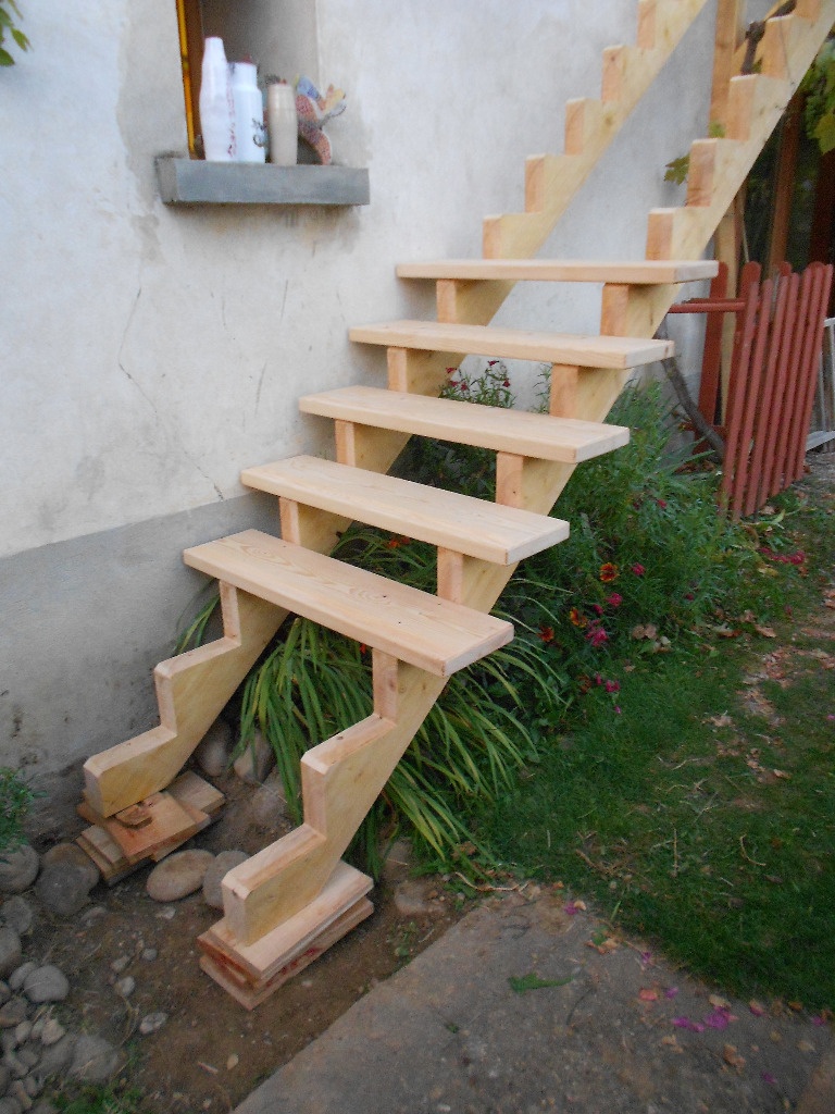 Balcon et son escalier par Jibe sur L'Air du Bois