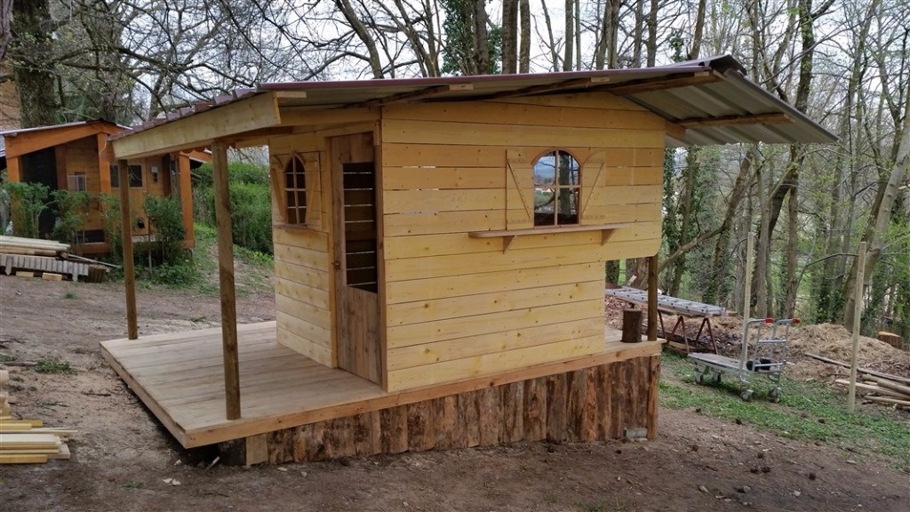 Cabane exterieure par lescimes260 sur L'Air du Bois